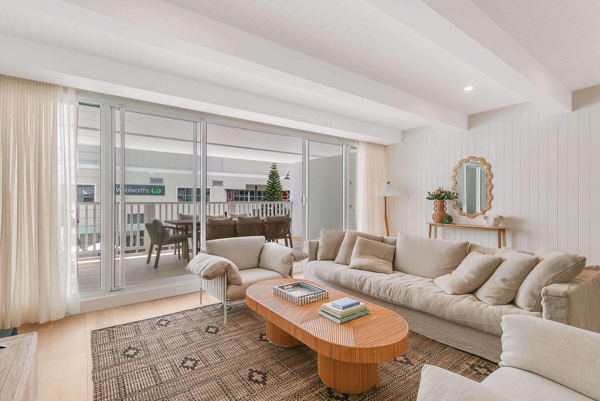 Joy Apartment 1 - Luxurious Apartment in the Heart of Coolangatta - Min. 3 Night Stays - Linen ...